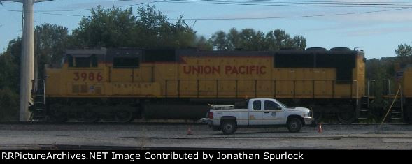 UP 3986, conductor's side view